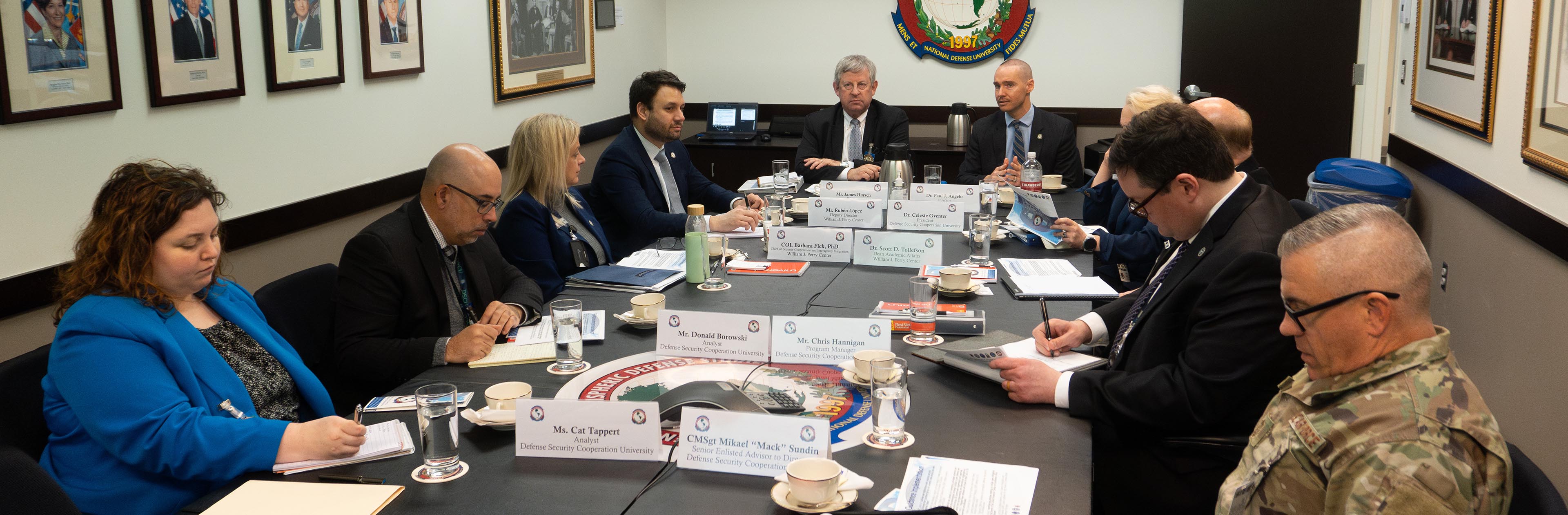 Director de la Agencia de Cooperación en Seguridad de Defensa visita el ...