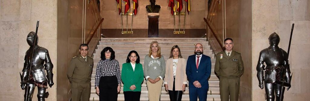 Profesora del Centro Perry habla en Centro Superior de Estudios de la ...